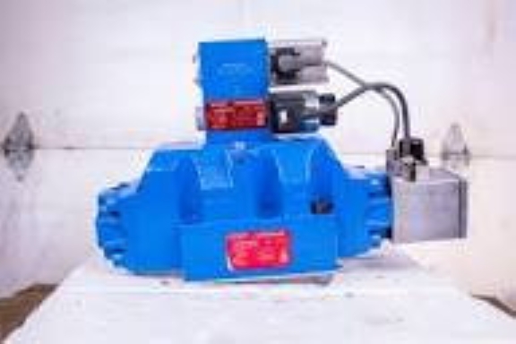 Moog D820-2001 - P16K1940HG-1 Servo Valve - Moog | Imtek Engineering ...